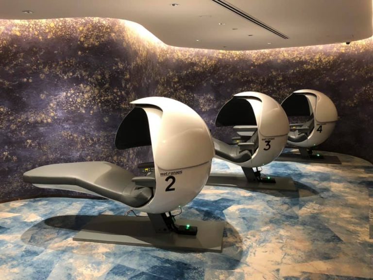 Sleeping Pods @ Fullerton Health - Naturlig